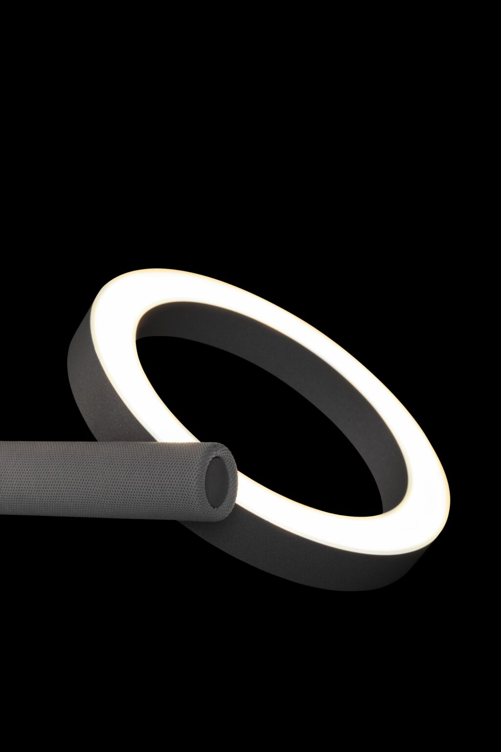 Moooi presentó Pallana Light en Milán • THE LIGHT REPORT