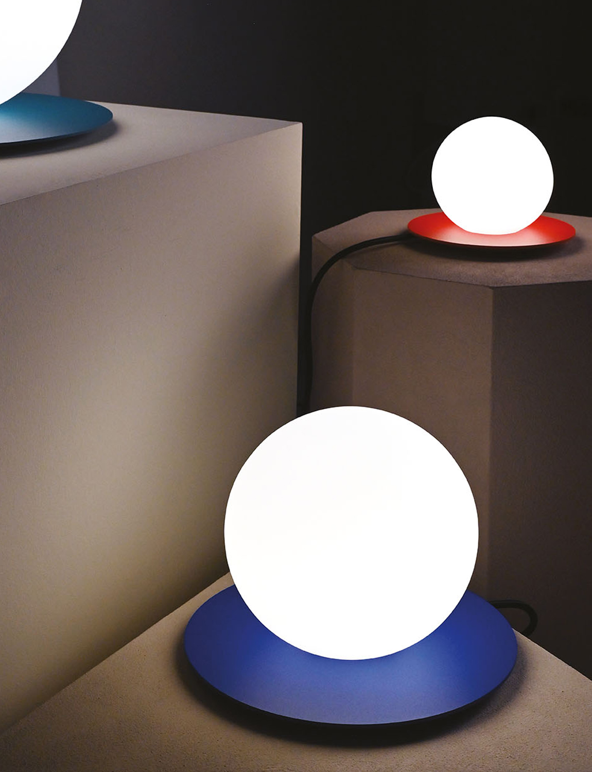 kiss_table • THE LIGHT REPORT